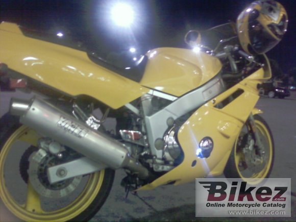 Yamaha FZR 600 R gallery